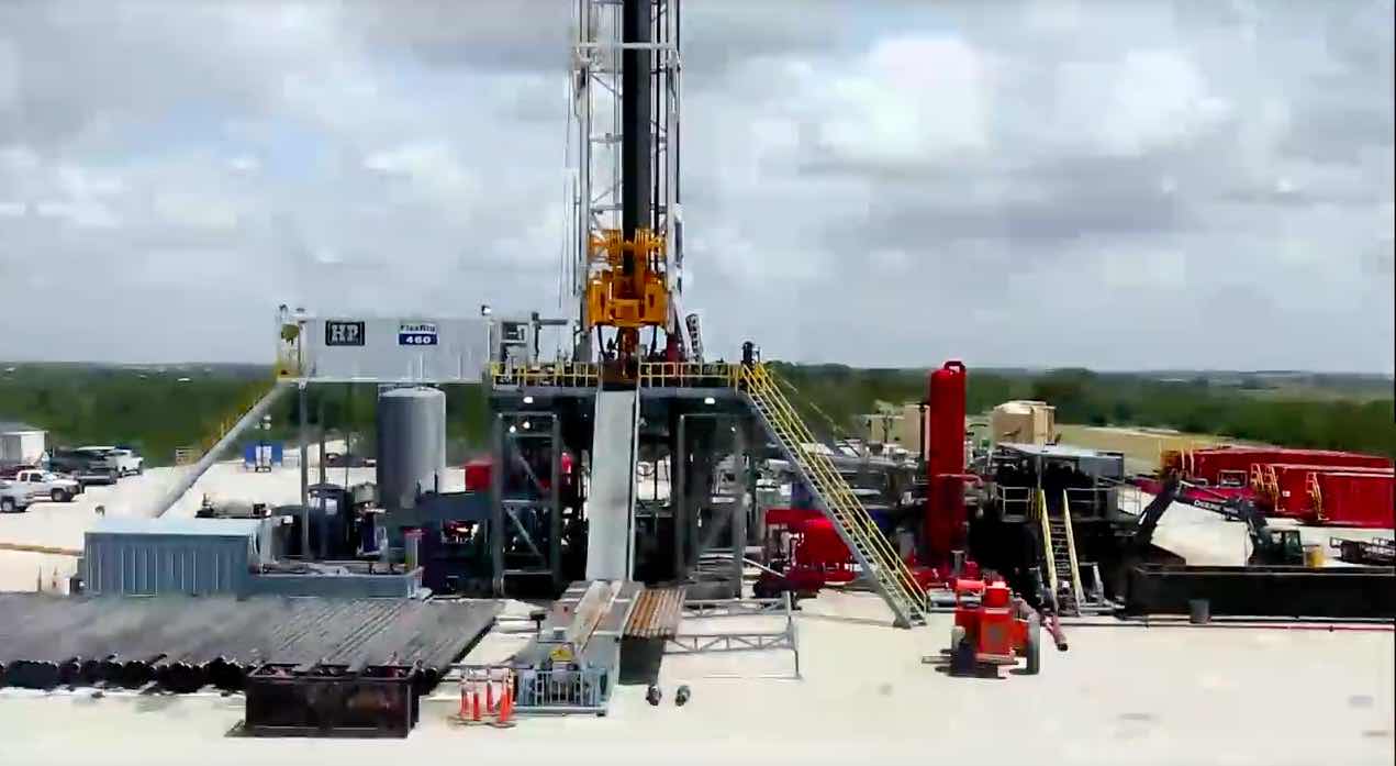 Texan fracking rigs close as oil price falls